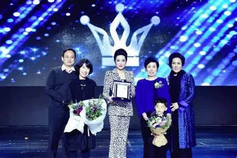 王曼酈主席作為國際評委和頒獎嘉賓出席2018 Miss Queen Korea 每日頭條