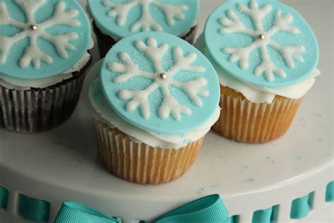 Disneys Frozen Snowflake Cupcakes Rebecca Cakes And Bakes