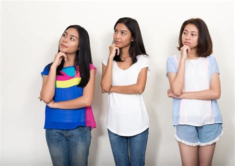 Tres jóvenes hermosas adolescentes asiáticas blancas Foto Premium