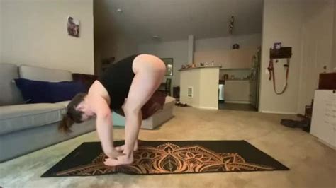 Just Yoga 🧘🏻‍♀️ Tumbex