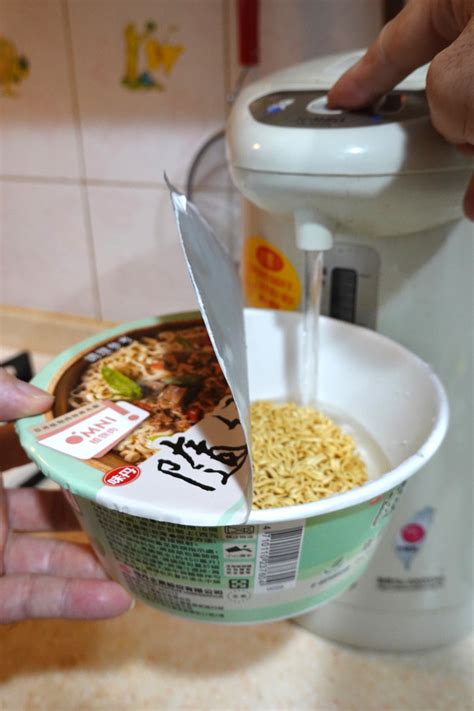 潔淨標章植物肉素食泡麵 隨緣椒香豆腐新豬肉麵、塔香新豬肉拌麵｜emilyyang 媽咪拜mamibuy