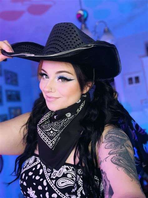DaMommyy On Twitter YEEHAW ITS COUNTRY NITE LETS GO GIRLS Kick Damommyy
