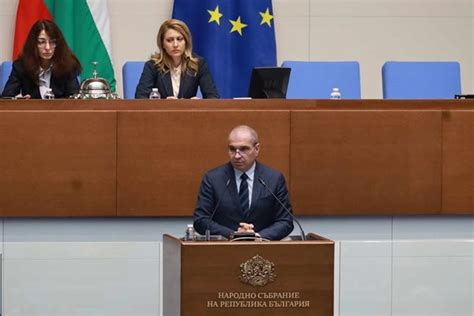 Гроздан Караджов Подготвени са базите и хангарите за идването на третия медицински хеликоптер