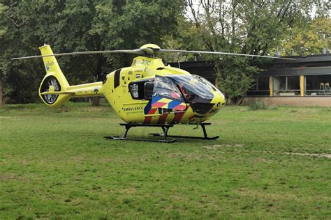 Inzet Traumahelikopter Aan De Klingelbeek In Ede Trekt Veel Bekijks