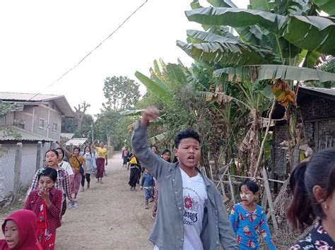 ကယ်တင်ရှင်မရှာ ဒို့ကျေးရွာ သပိတ် စစ်ကြောင်း ဖက်ဆစ် စစ်တပ် တော်လှန်ရေး ချီတက် ဆန္ဒပြ Khit Thit