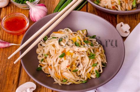 Лапша удон с курицей и овощами - рецепт с фото