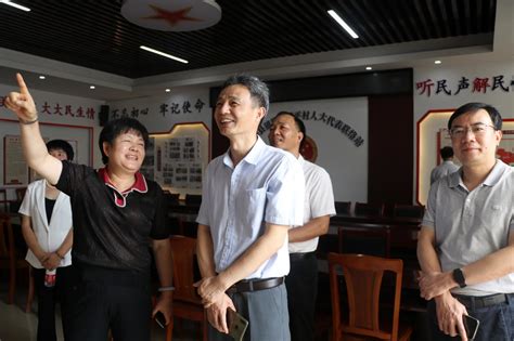易克刚率调研组到平南县调研人大宣传工作