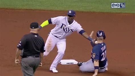 Brewers Travis Shaw Gets Clocked In The Neck With A Ball And Leaves Game