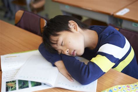 小学生でも半数以上が睡眠不足！睡眠が足りていない理由の第1位は？ ママスタセレクト