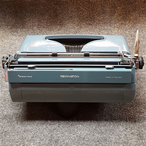 Free Shipping 1967 Cursive Sperry Rand Remington Personal Riter Portable Great Working Condition