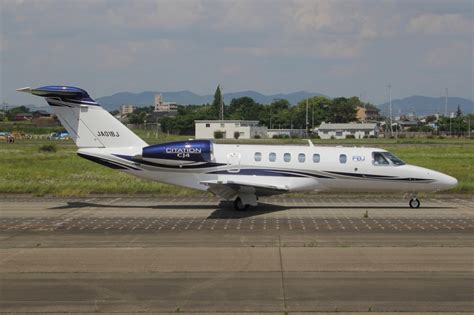 フジビジネスジェット Cessna Citation M2 CJ JA01BJ 名古屋飛行場 航空フォト by MOR1 新アカウント