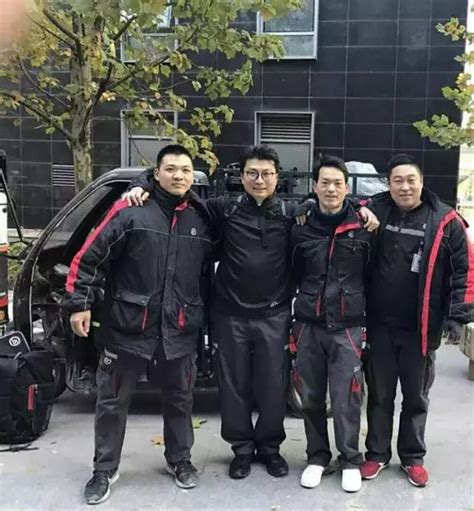 兄弟们在一起！王卫赖梅松喻渭蛟周韶宁陪你送快递