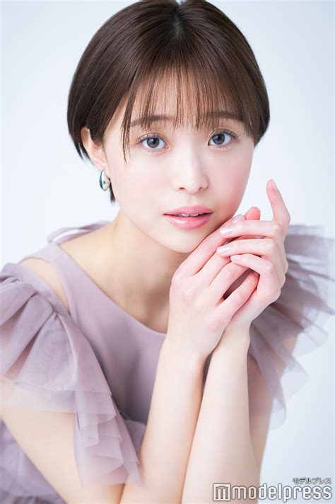 画像1820 元フジアナ渡邊渚、美背中ざっくりオフショットに反響「綺麗」「大胆」 モデルプレス