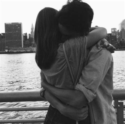 9 Different Types Of Hugs And What Each Reveals About Your Relationship