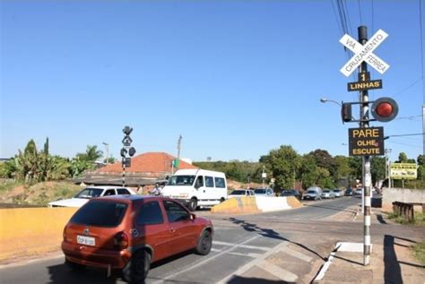 Imóveis são demolidos na Vila Real em Hortolândia para construção de