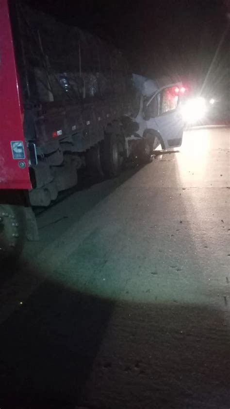 Acidente Entre Van E Caminhão Deixa Pessoa Ferida Na Br 381 Em Mg O