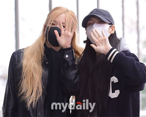 Md포토 블랙핑크 로제·리사 피곤해도 반갑게 인사 네이트 연예