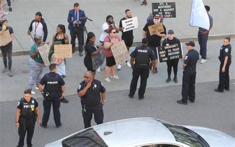 Manifestations Aux États Unis Après La Mort Dun Jeune Afro Américain