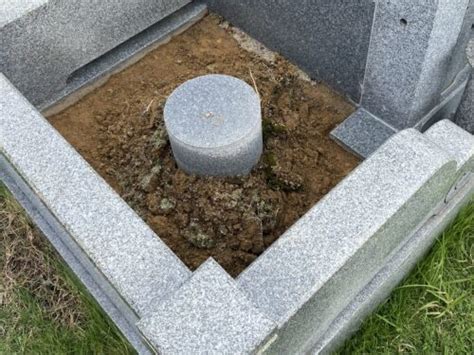 豊中市の大阪市営服部霊園で防草土の入れ替え 豊中で墓石やデザイン墓の詳細について知りたい方は川手石材店へ