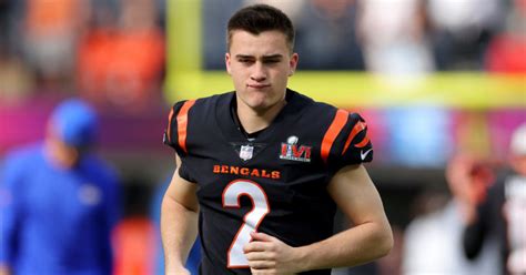 Watch Evan Mcpherson Enjoys Super Bowl Halftime Show On Sideline On3
