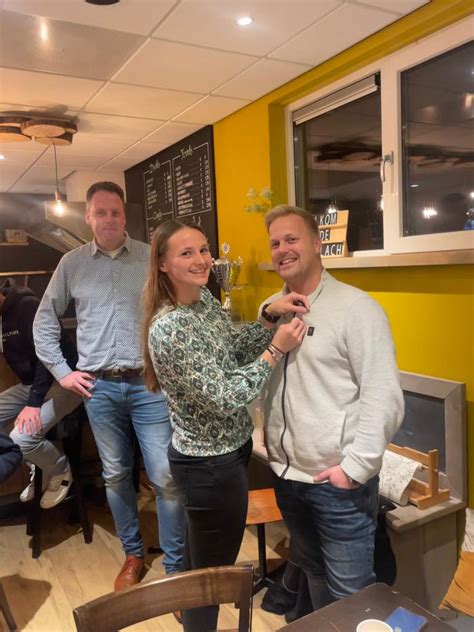 Bote Strikwerda Gehuldigd Met Bondsinsigne Van De Knkb K F Set Troch