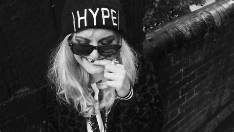 Hannah Eve Addictive Behaviour