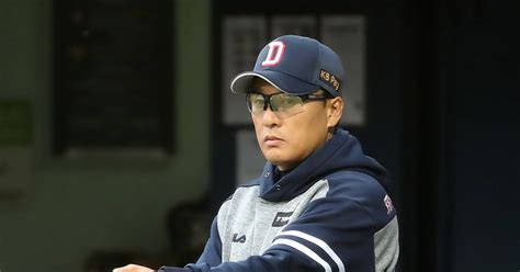 굳은 표정의 이승엽 “후배들에게 면목 없다··· 팬들 앞에서서 경기하는 데는 문제 없도록 해야