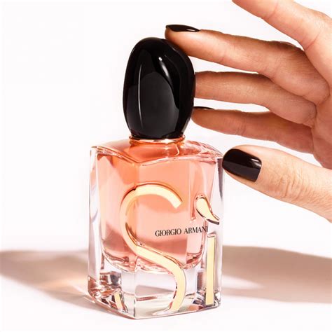 Sì Eau de Parfum Intense di Giorgio Armani Nuove Fragranze