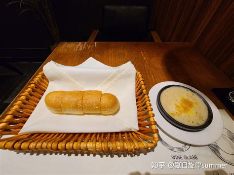 品尝西堤厚牛排的黑松露芝士牛肉饼鲍鱼海鲜浓汤等多样美食 知乎