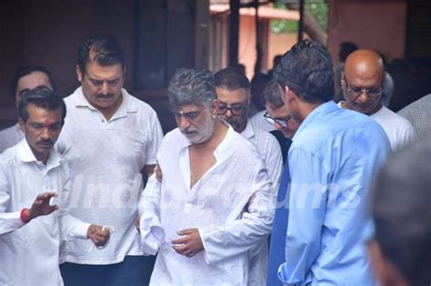 Krishan Kumar Attend Krishan Kumars Daughter Tishaa Kumars Funeral In