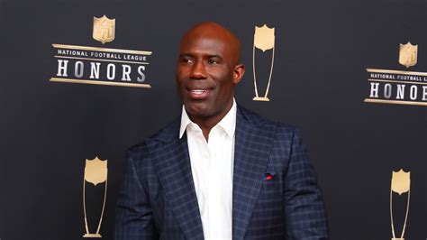 Nfl Hall Of Famer Terrell Davis Says He Was Handcuffed And Removed From