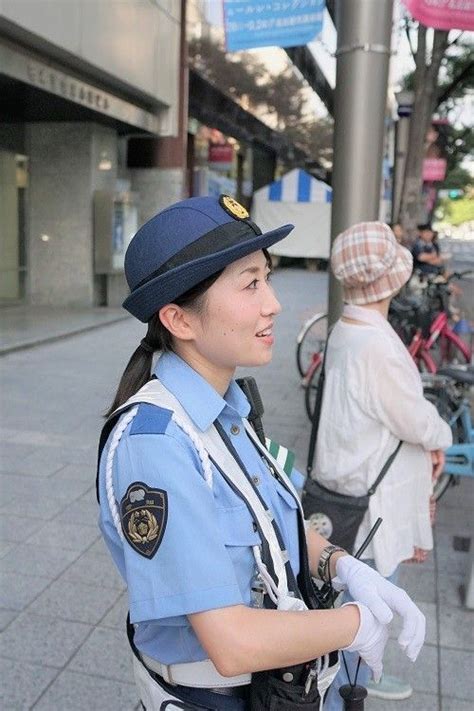 ボード「女性警察官」のピン