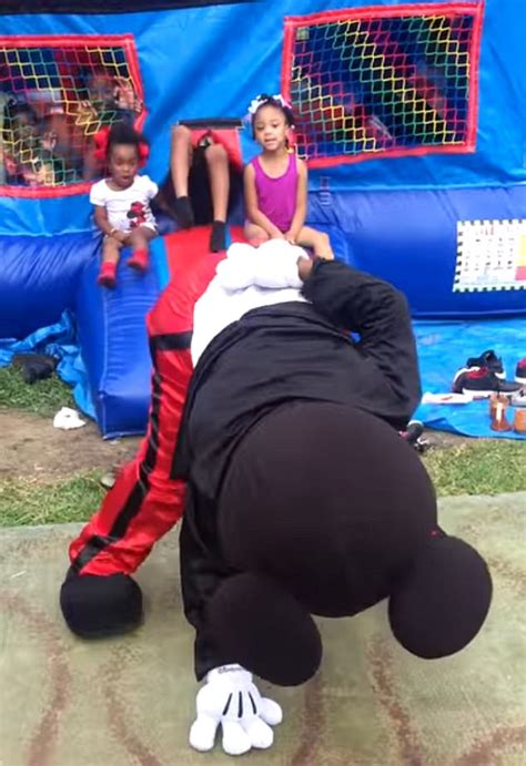 Mickey Mouse Twerks At A Infants Birthday In New Orleans Daily Mail