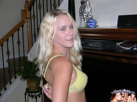 Amateur Blonde Nude Girl Modeling Nude Julie J Porn Pictures Xxx