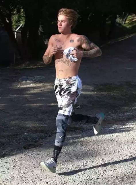 Justin Bieber腹肌justinbieber身材 伤感说说吧