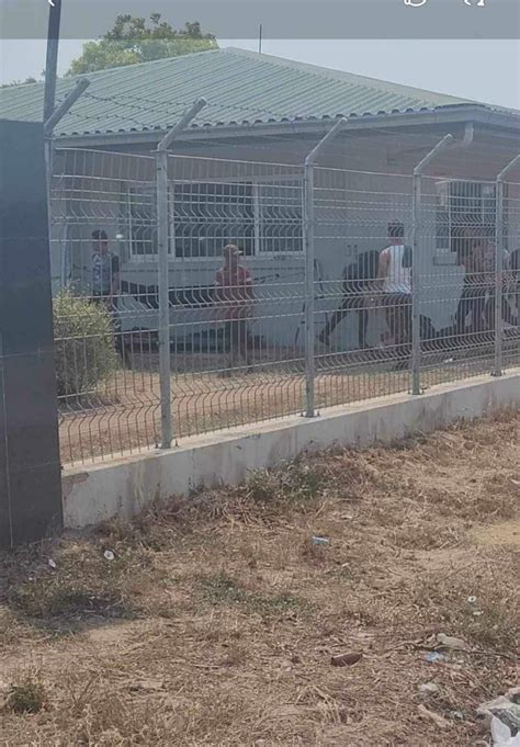 Khit Thit Media မြ၀တီမြို့စောင့်တပ်၊ ခလရ ၂၇၅ မှ Facebook