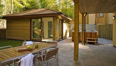 4 Bedroom Exclusive Lodge With Outdoor Spa Area Center Parcs