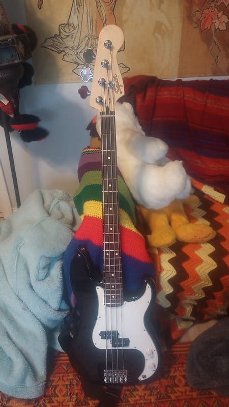 Squier Standard Precision Bass Reverb