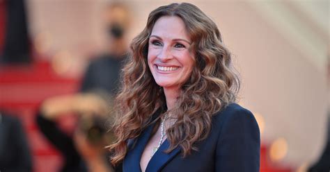 Julia Roberts Shares Sultry 90s Throwback For 22nd Anniversary
