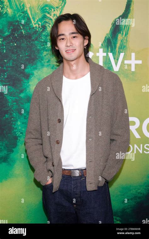 Beverly Hills Ca 8 Décembre 2023 Ren Watabe à Lappel Photo Monarch Legacy Of Monsters D