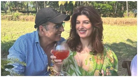 Akshay Kumar Admits Wife Twinkle Khanna Would Like To Burn His Pink
