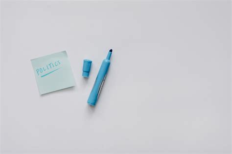 有关flatlay 任務 做笔记 備忘錄 办公工具 動機 寫作 平躺 思想 手寫 提醒 政治 政治信息 教育 文具