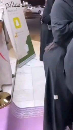 ปักพินโดย اح على صدرها ใน تصوير عاري