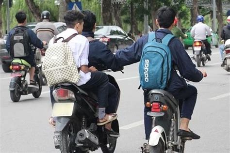 Xử Lý Nghiêm Các Học Sinh điều Khiển Mô Tô Xe Gắn Máy Khi Chưa đủ Tuổi
