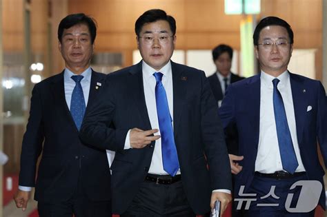 민주 외환수사 삭제 내란 특검법 처리국힘 요구 대폭 반영 뉴스1