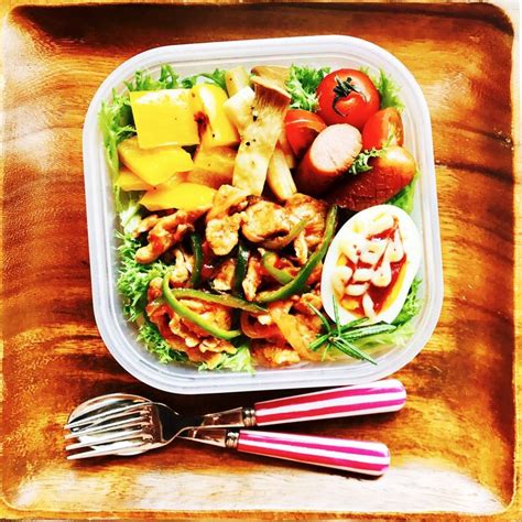 『タッパー弁当①ご飯の上におかずのせて』 料理 レシピ お弁当 タッパー お弁当 豚肉