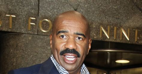 Steve Harvey Mixes Up Miss Universe Contestants Again Fame10