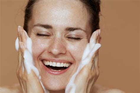 Best Face Wash For Oily Skin Maeves All Natural