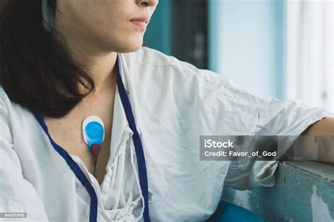 환자 착용 Holter 모니터 장치 심전도 24 시간 심장 조사 활동의 모니터링을 위한 건강 검진에 대한 스톡 사진 및 기타