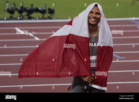 Canadas Andre De Grasse Celebrates His Gold Medal Finish In The Menâ